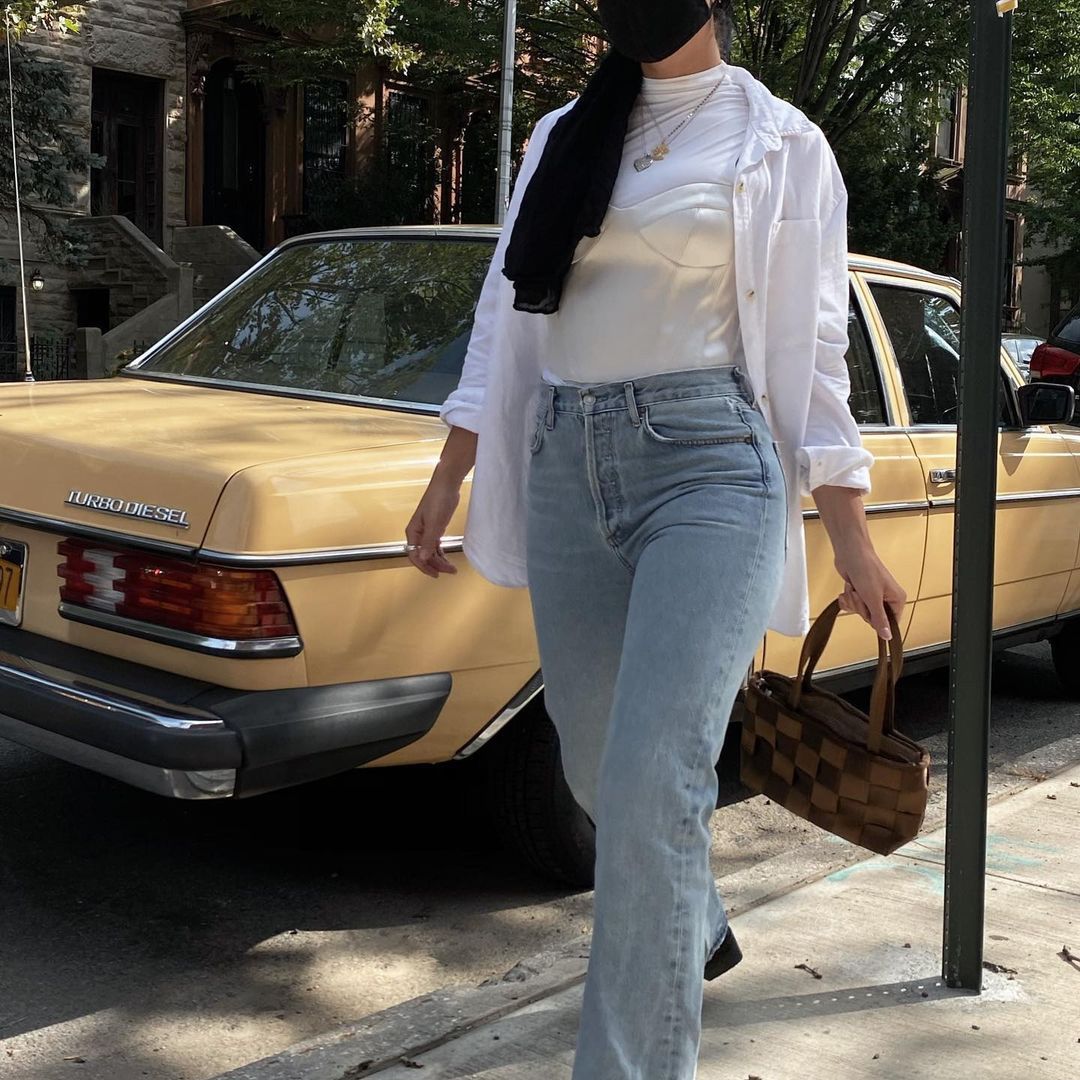 8 Easy High-Waisted Jeans Outfits That Are Eternally Chic | Who What Wear