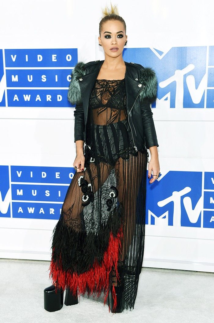 All the Showstopping VMAs Looks You Need to See | Who What Wear