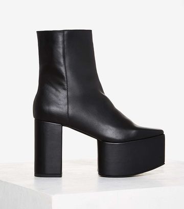 The Latest Boot Trend Is Actually Comfortable | Who What Wear