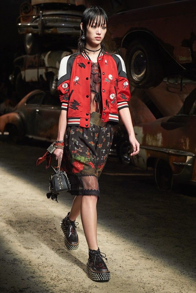 Emma Roberts Wore the Most Dramatic Shoes to NYFW | Who What Wear