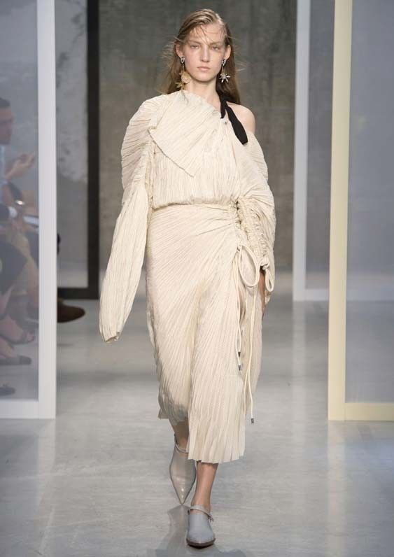 Marni's Spring Collection Puts a Fresh Spin on Ladylike Dressing | Who ...