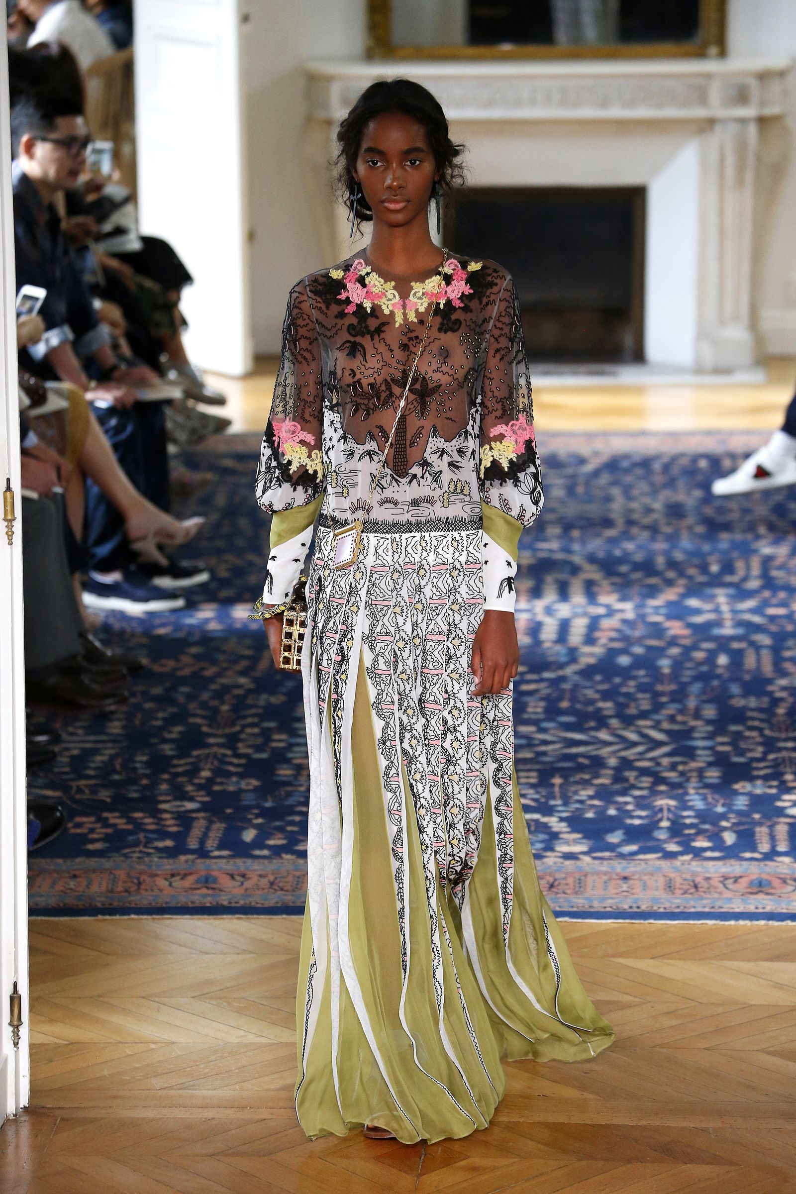 Jessica Alba Pulls Off a Completely Sheer Skirt in Paris | Who What Wear