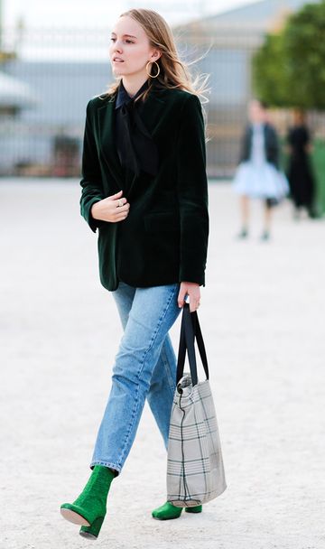 The Easy Outfit Every Single Fashion Girl Wears | Who What Wear