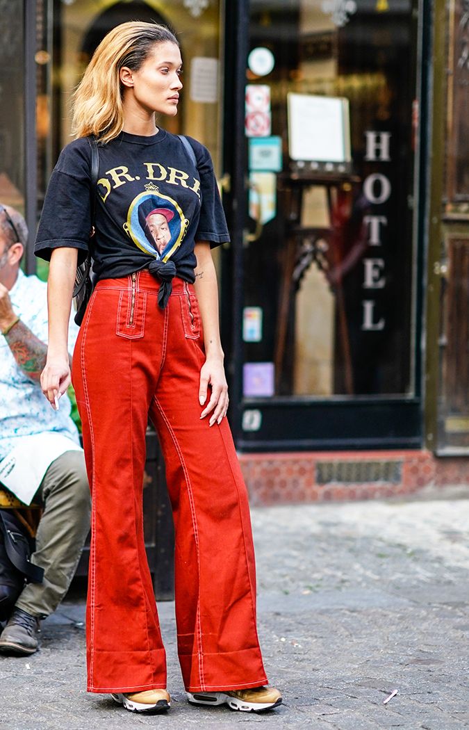 10 Graphic Tee Outfits to Try This Fall | Who What Wear