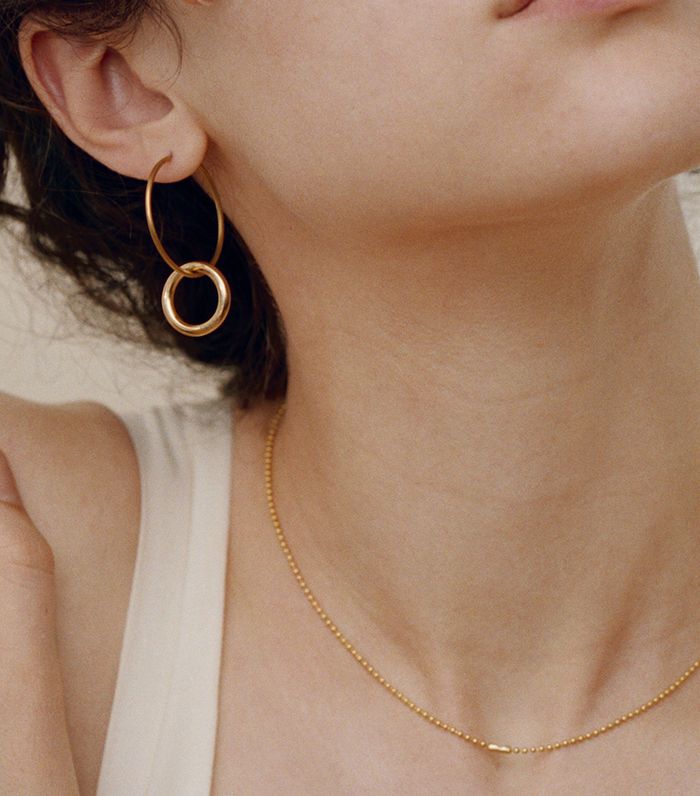 The 5 Best Affordable Brands to Buy Minimalist Jewelry | Who What Wear