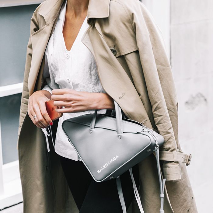 5 15 Second Styling Tricks Every Woman Should Know Who What Wear