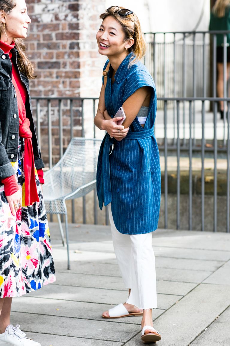 7 Denim Jumper Outfits Fashion Girls Are Wearing | Who What Wear