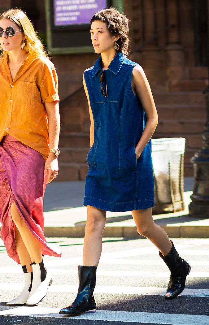 7 Denim Jumper Outfits Fashion Girls Are Wearing | Who What Wear