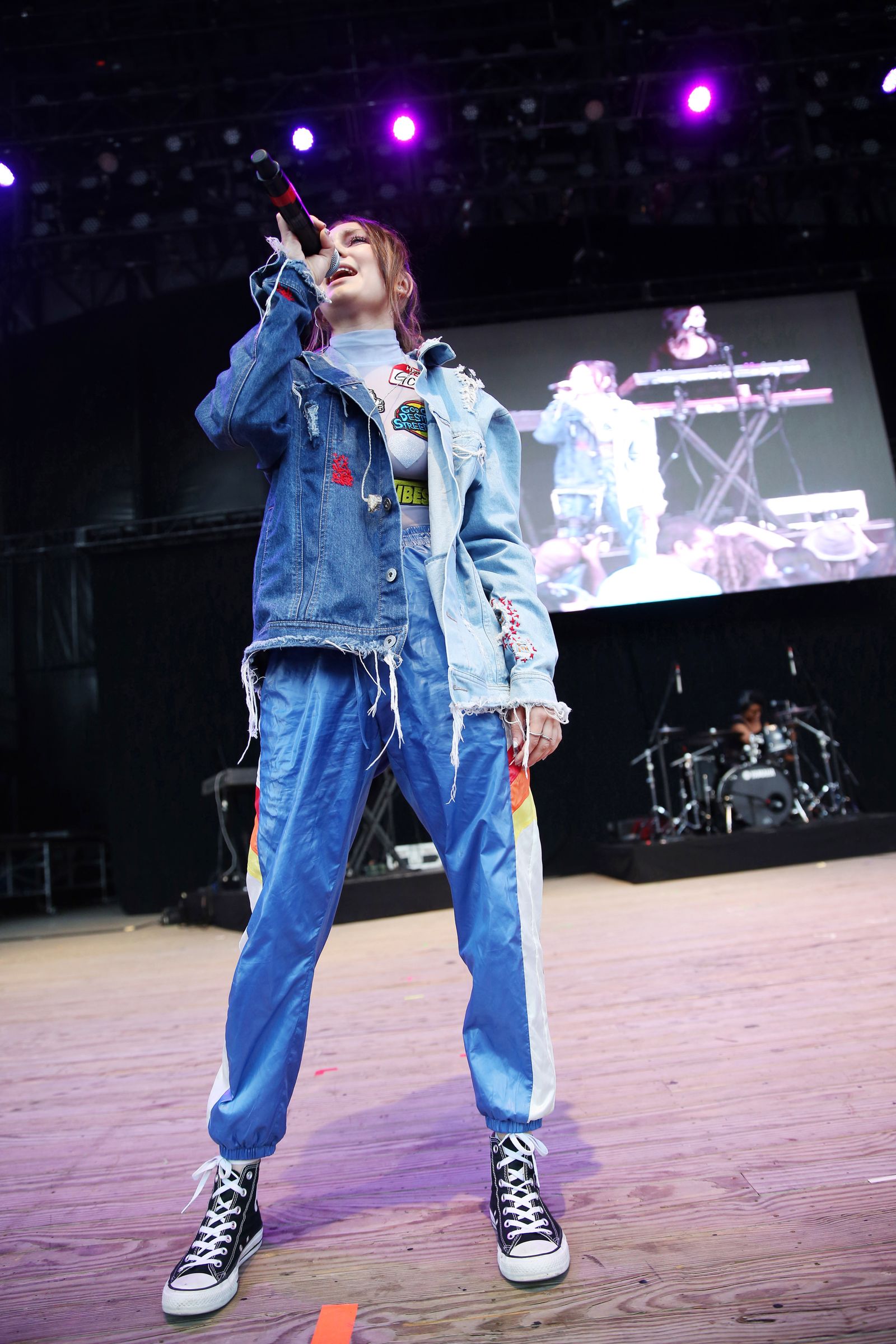 Meet the 18 Year-Old Singer Who Made the Forbes List | Who What Wear