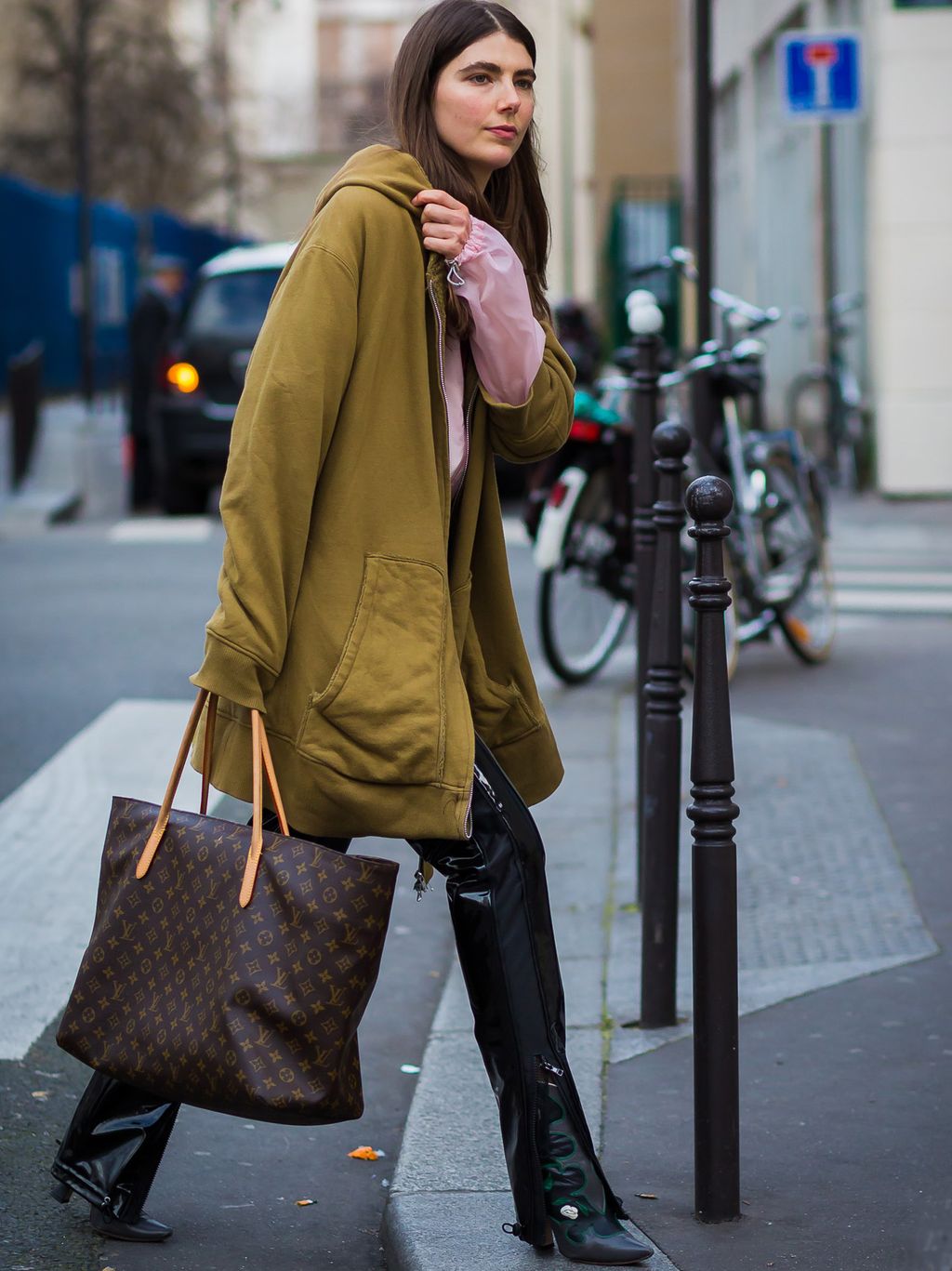 The Coolest Outfits With Vinyl Pants | Who What Wear