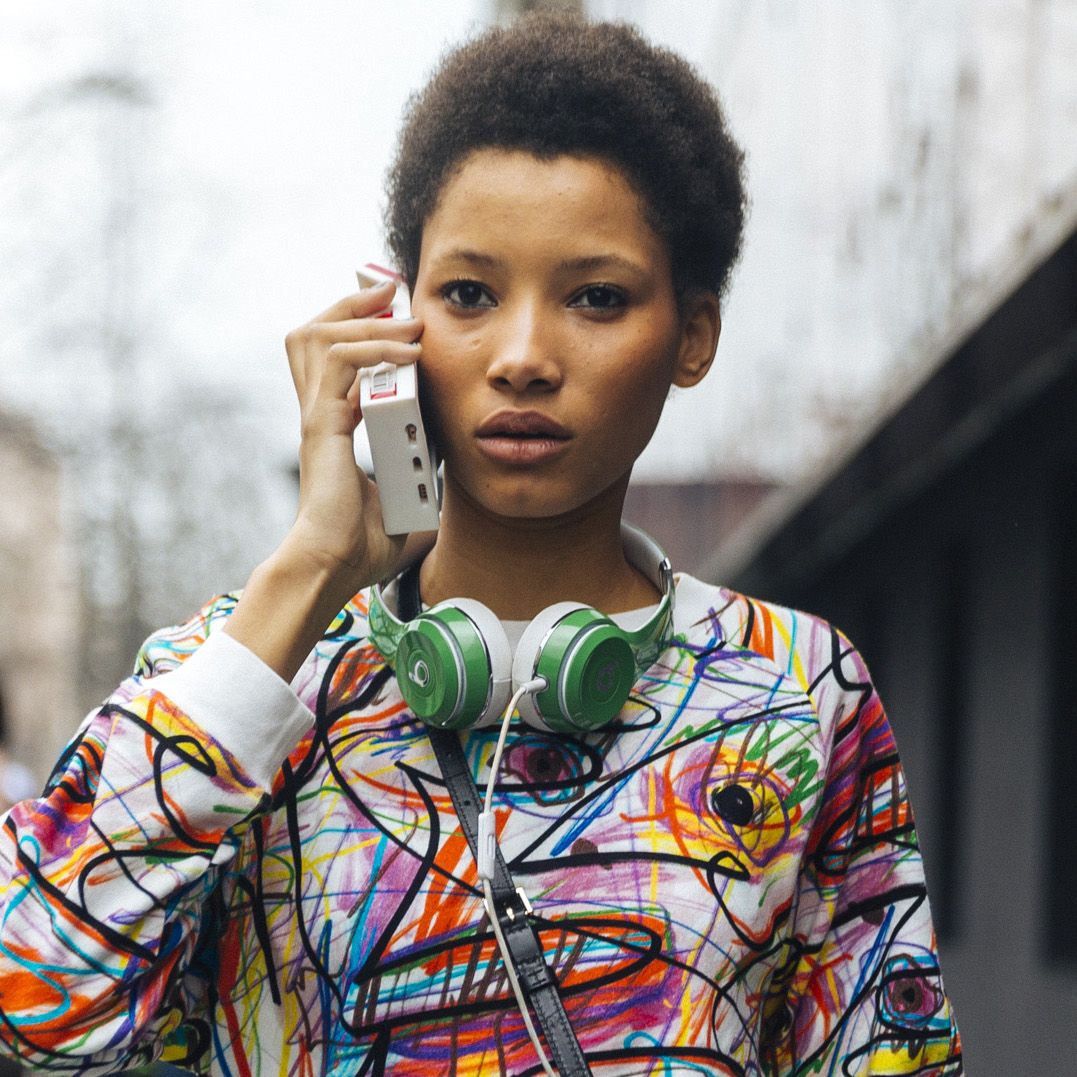 The Weird Way Our Cell Phone Are Making Us More Anxious | Who What Wear