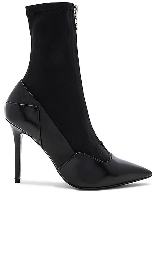 Every Girl in NYC Is Wearing This Boot Style | Who What Wear