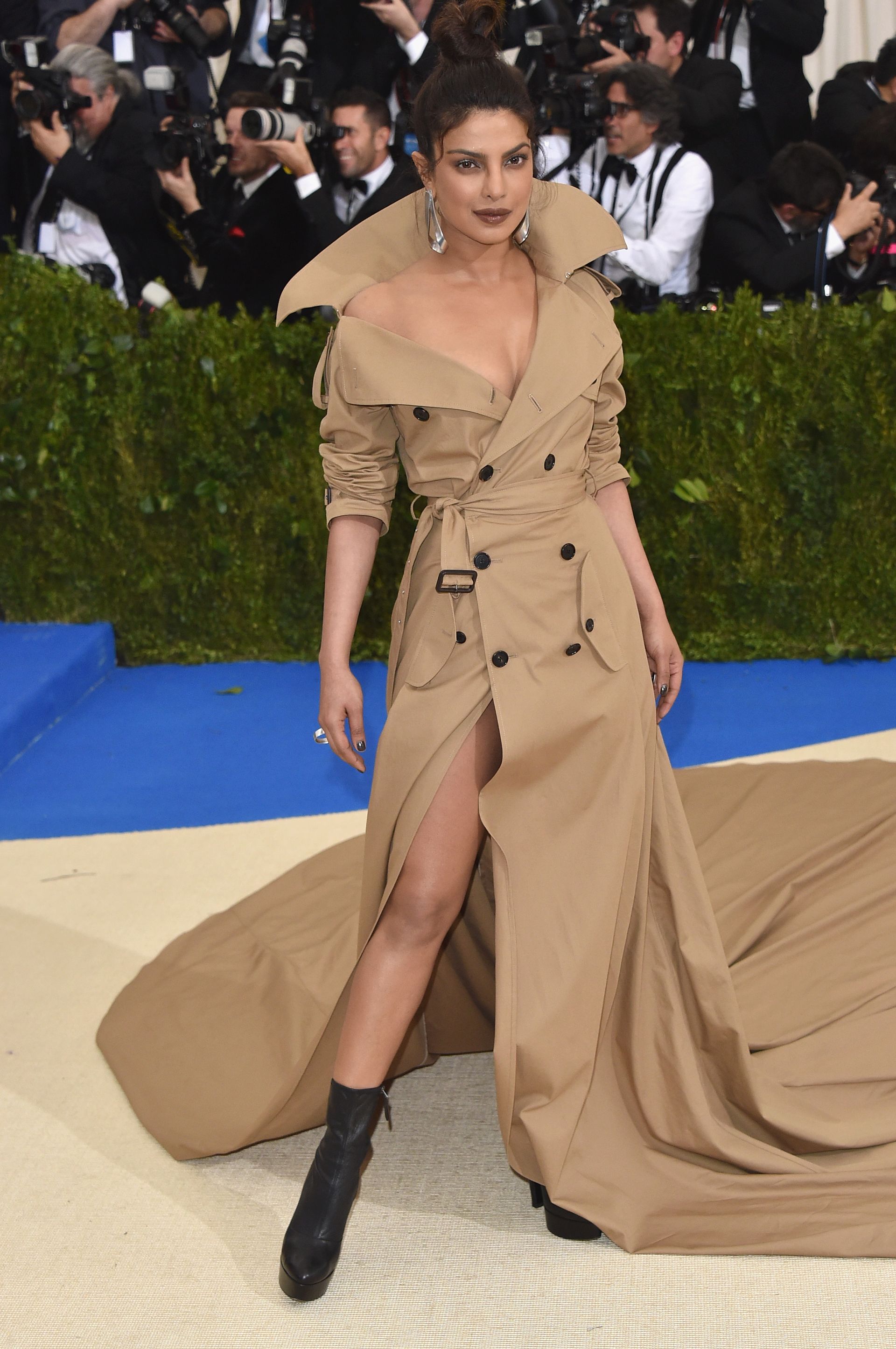 Best Red Carpet Dresses of 2017 | Who What Wear