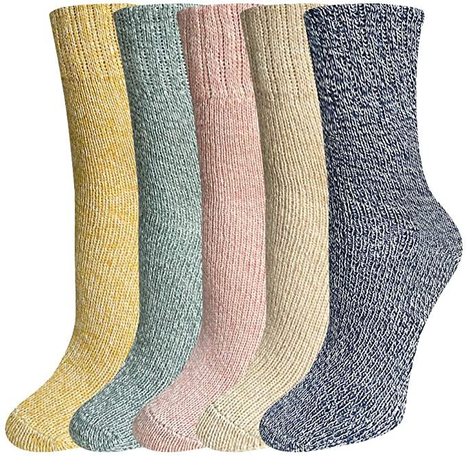 The Best Winter Socks, According to Amazon Reviews | Who What Wear