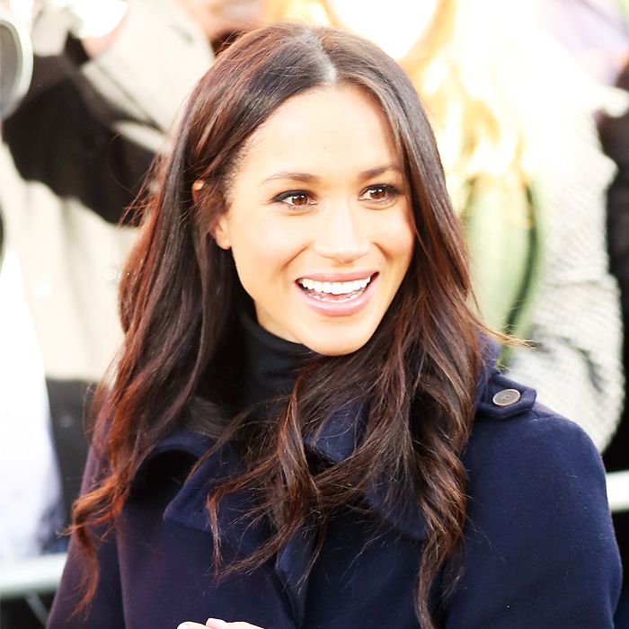 Meghan Markle Wears Joseph Skirt With Strathberry Tote | Who What Wear