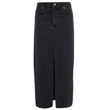 How to Wash Dark Clothes in 4 Simple Steps | Who What Wear