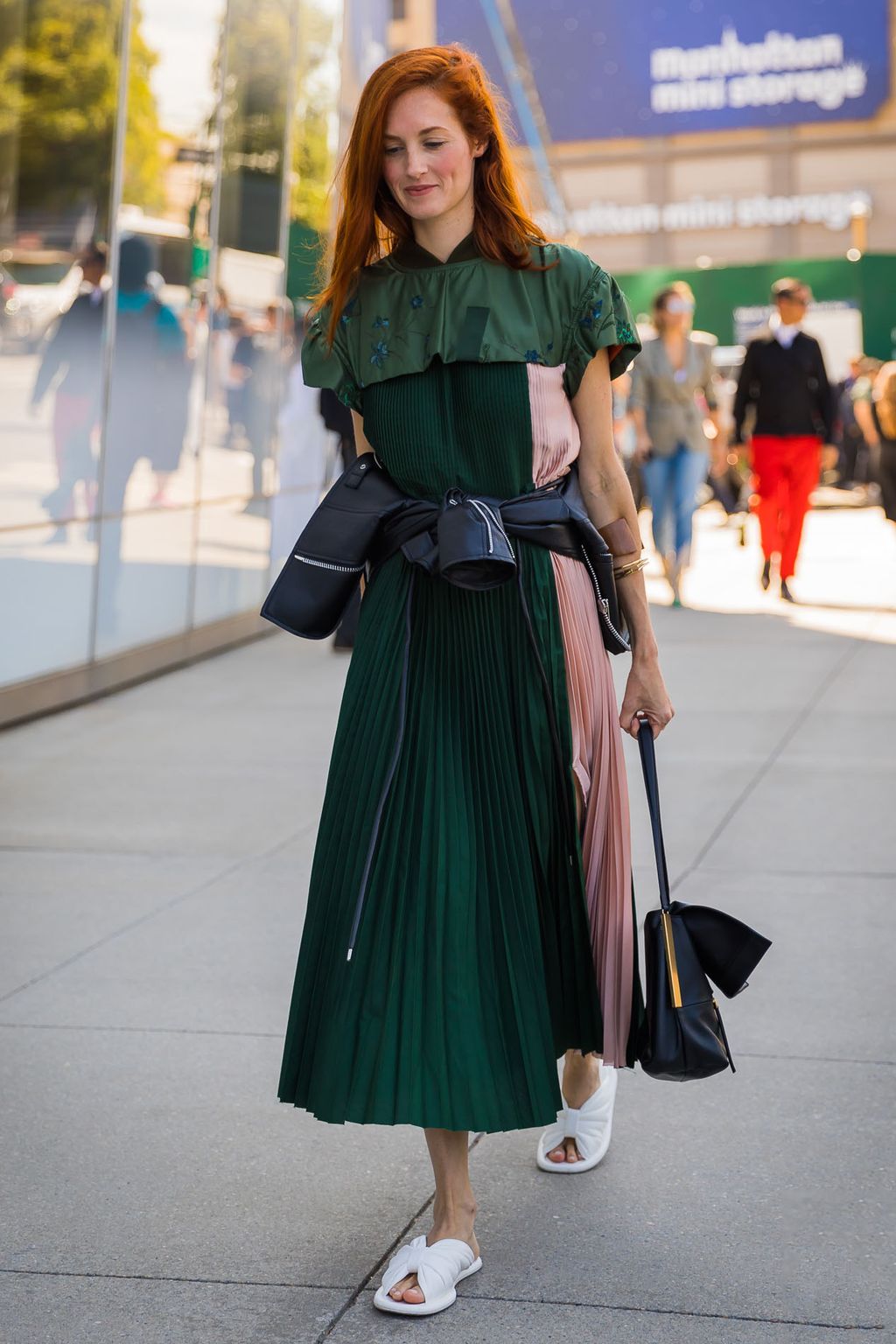 12 Slippers for the Coziest Street Style | Who What Wear