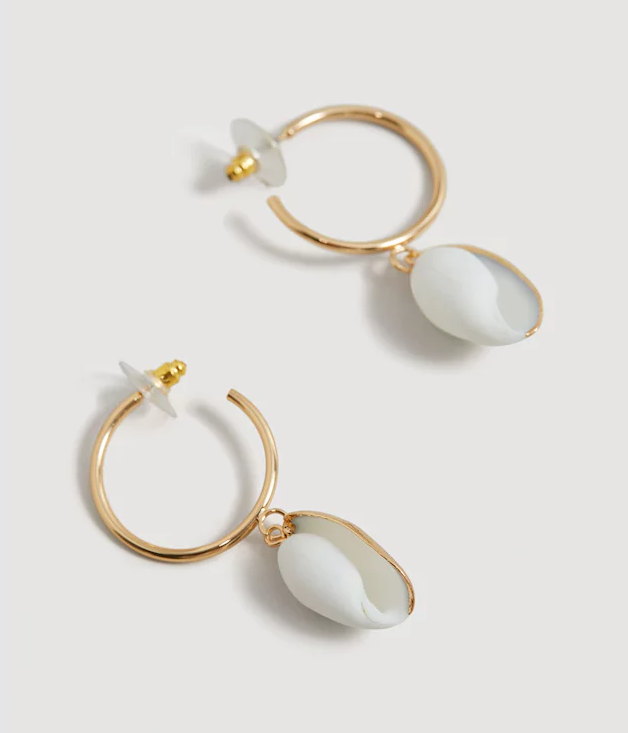 Shell Jewellery Is One of 2018's Biggest Jewellery Trends | Who What Wear