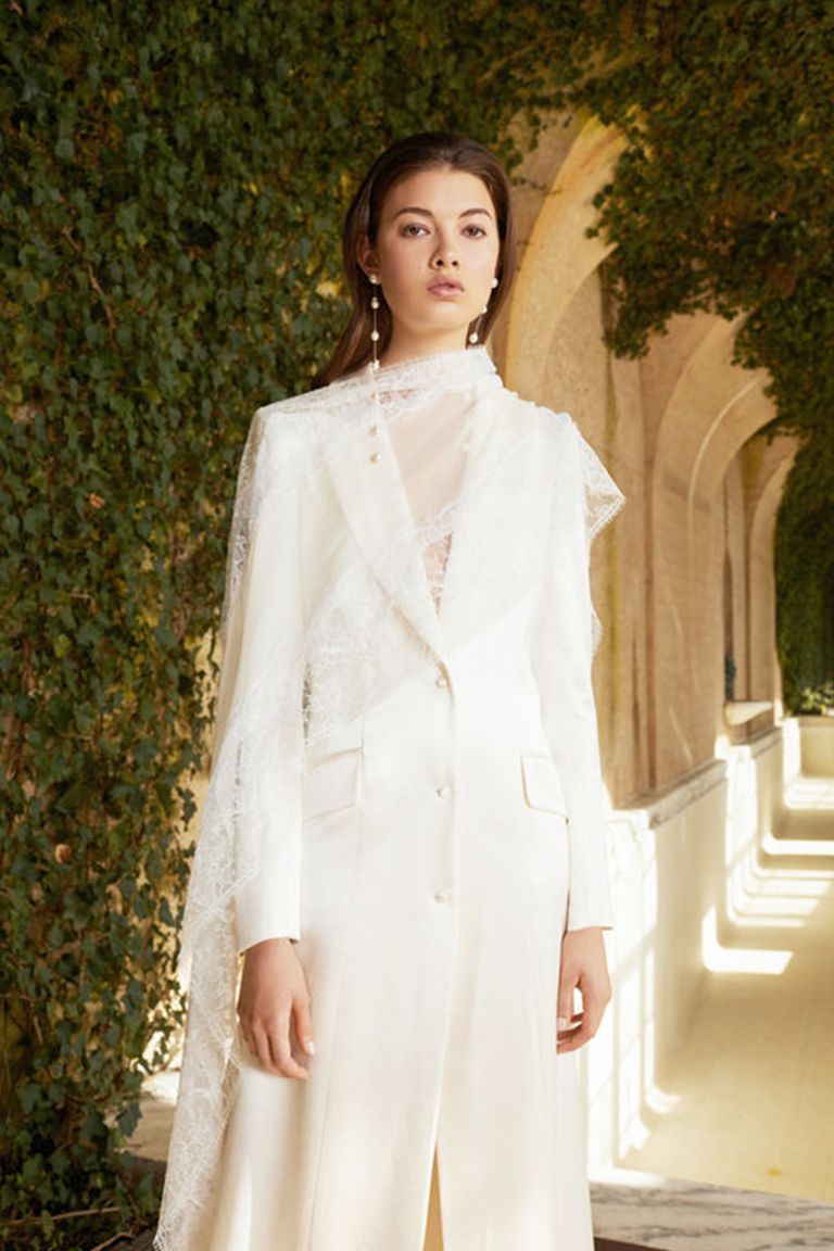The Wedding Veil Styles That'll Be Trending in 2018 | Who What Wear