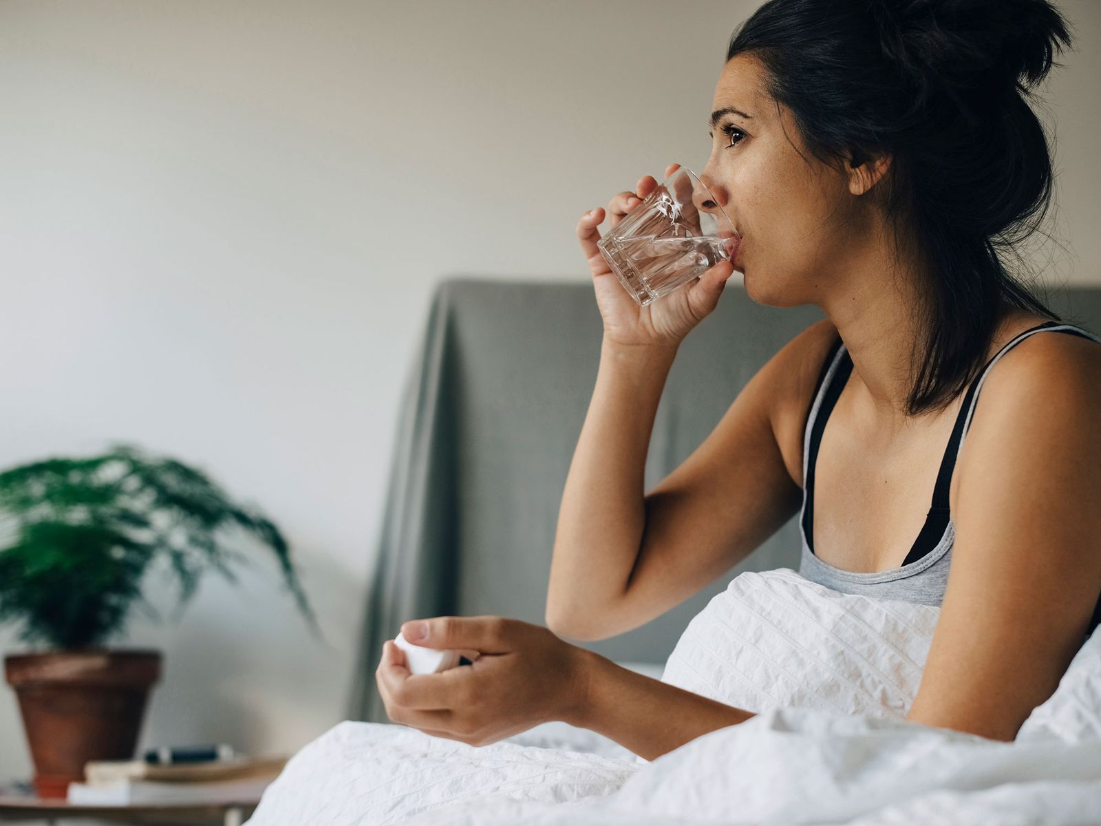 5 Helpful Ways to Treat Nausea During Your Period | Who What Wear