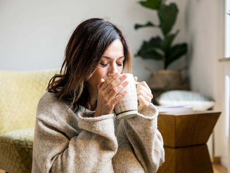 5 Helpful Ways to Treat Nausea During Your Period | Who What Wear