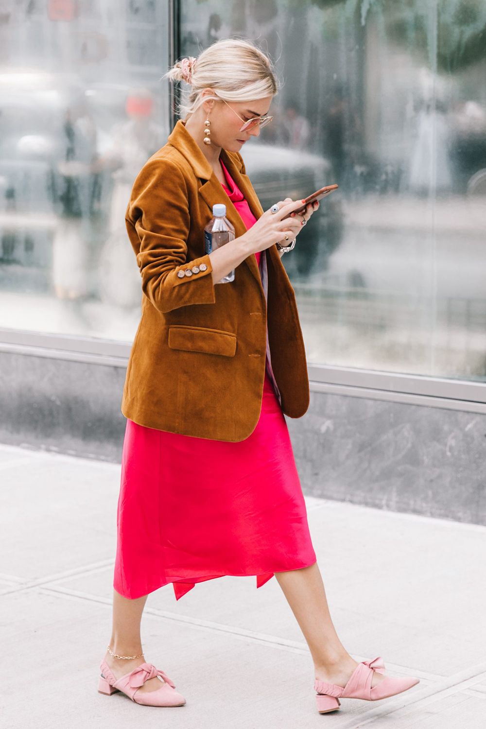 How to Wear Clashing Colors Like a Fashion Girl | Who What Wear