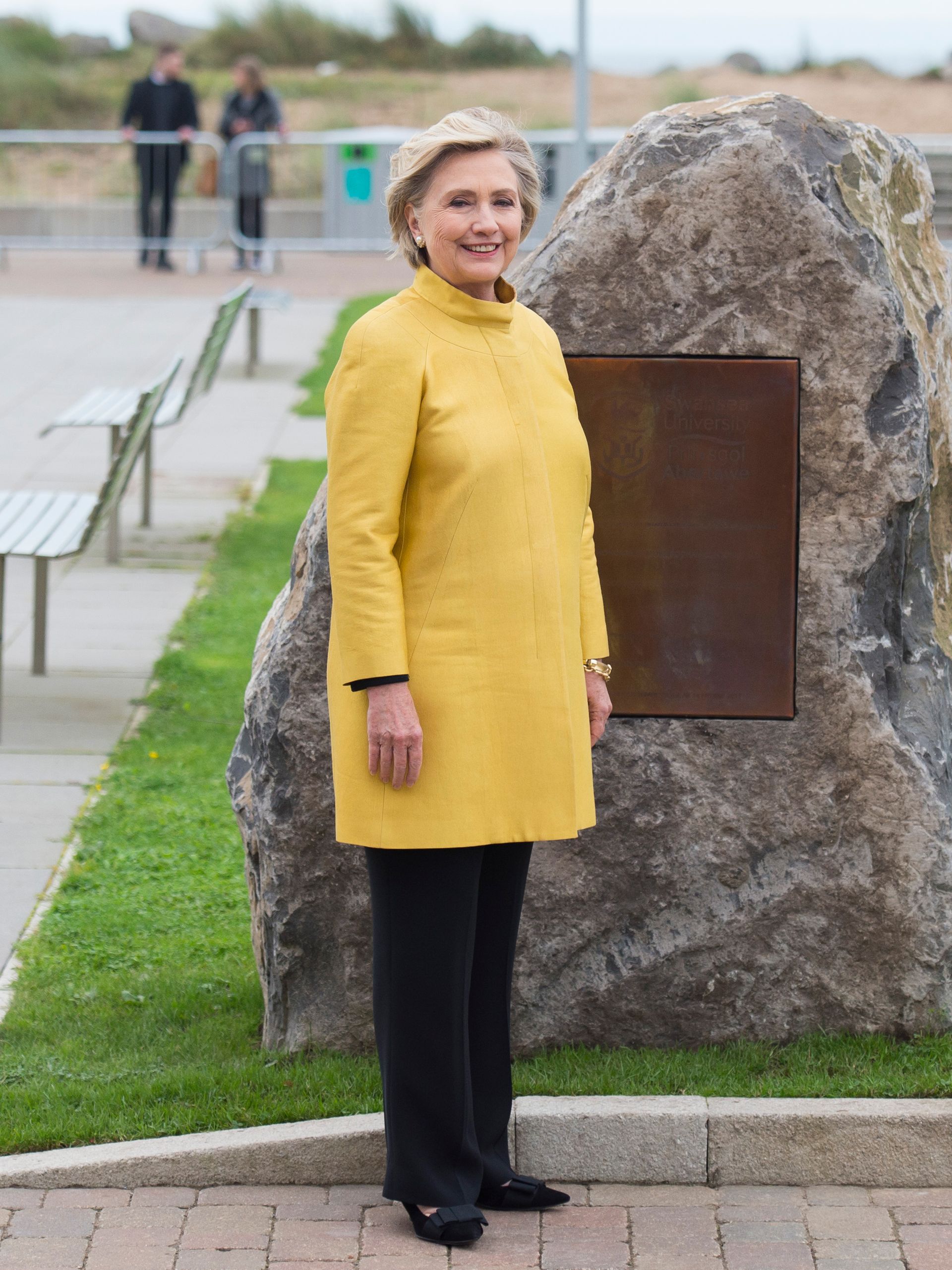 The Best Hillary Clinton Outfits in History | Who What Wear