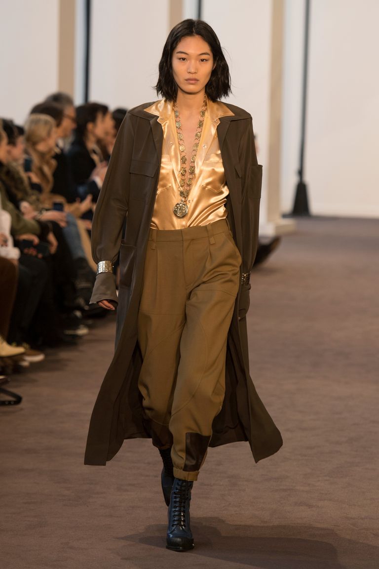 Chloé Fall/Winter 2018 Runway Photos | Who What Wear