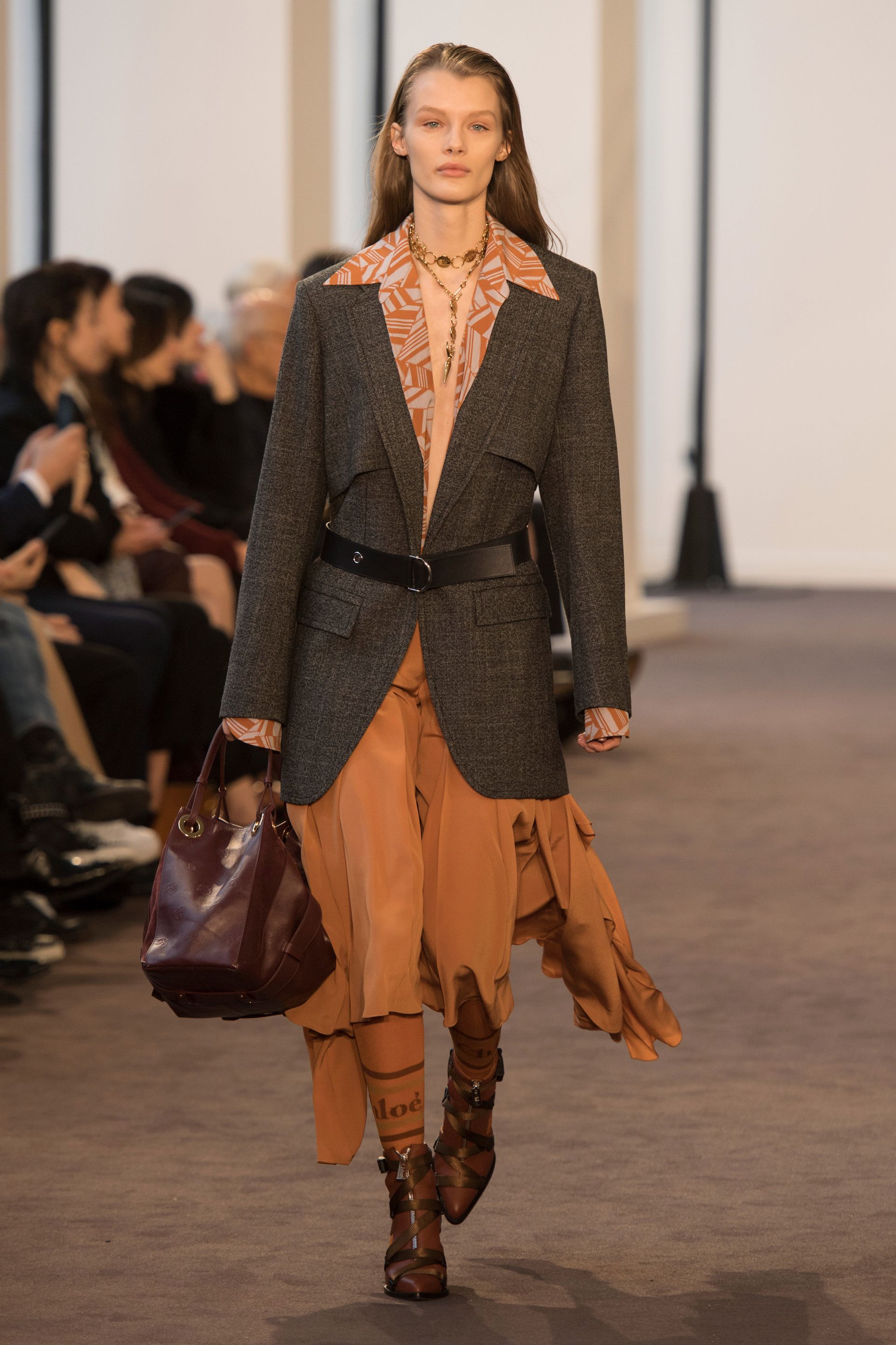 Chloé Fall/Winter 2018 Runway Photos | Who What Wear