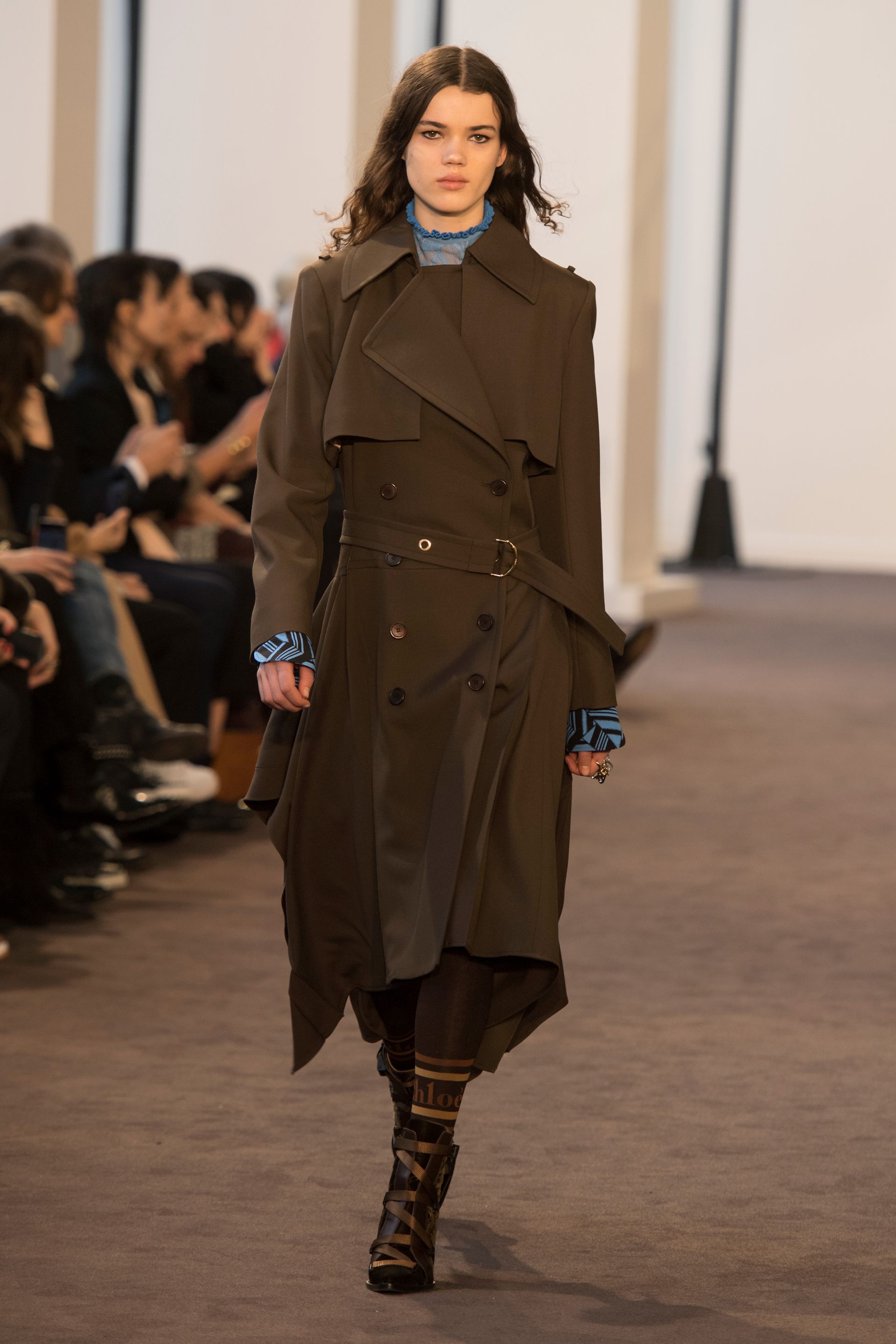 Chloé Fall/Winter 2018 Runway Photos | Who What Wear