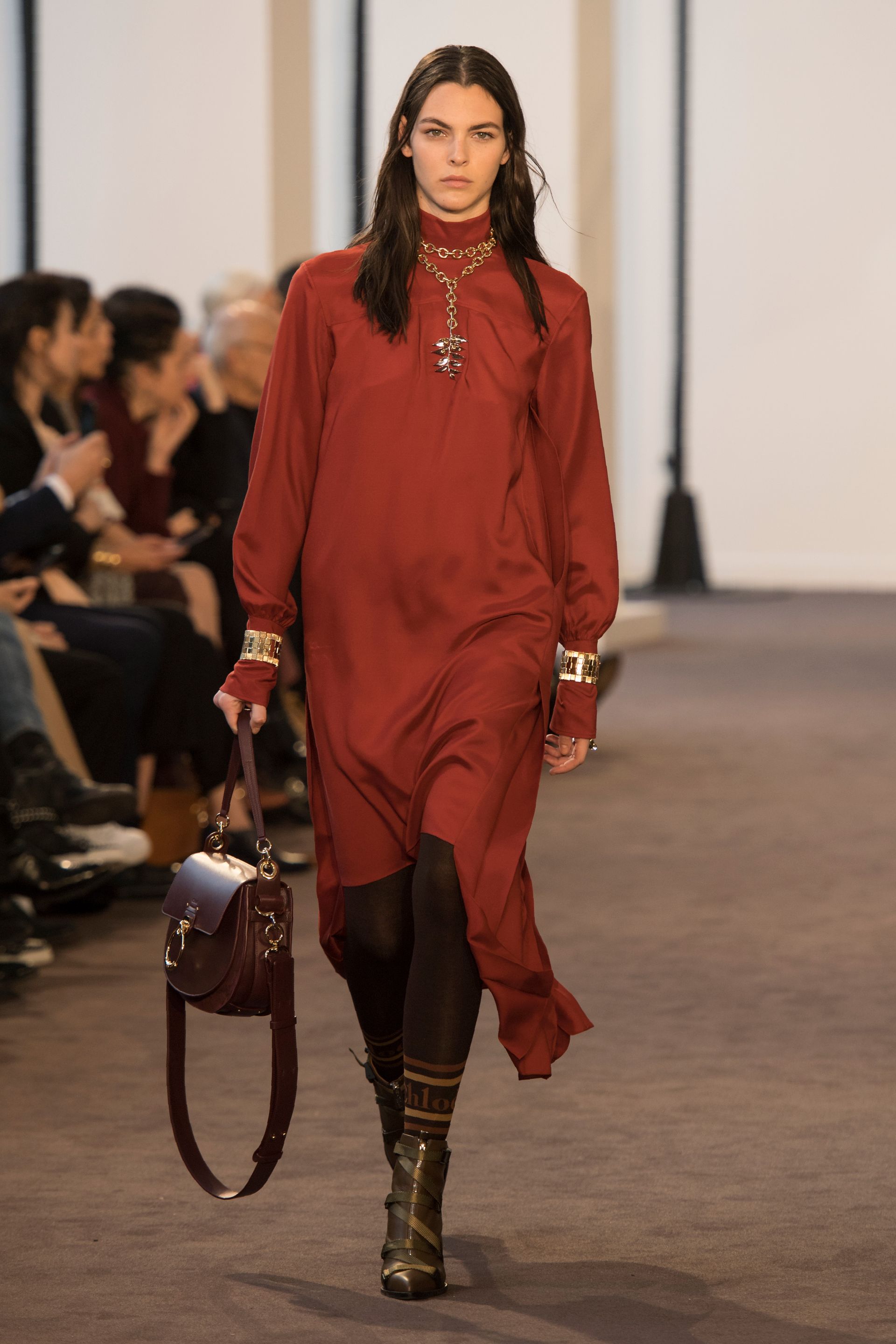 Chloé Fall/Winter 2018 Runway Photos | Who What Wear