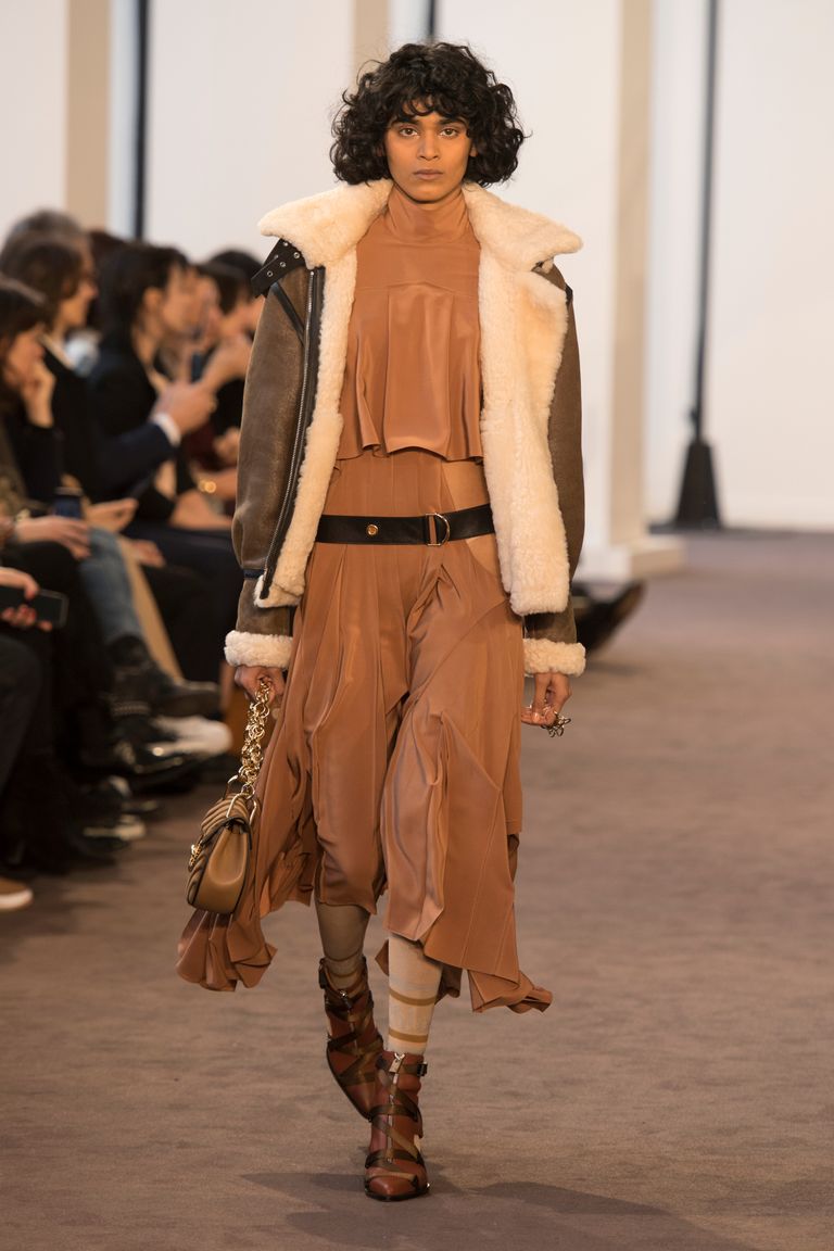 Chloé Fall/Winter 2018 Runway Photos | Who What Wear