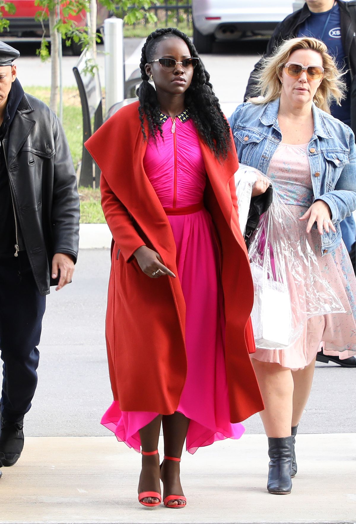 The Flattering Style Trick Celebs Swear By When Photographed | Who What ...