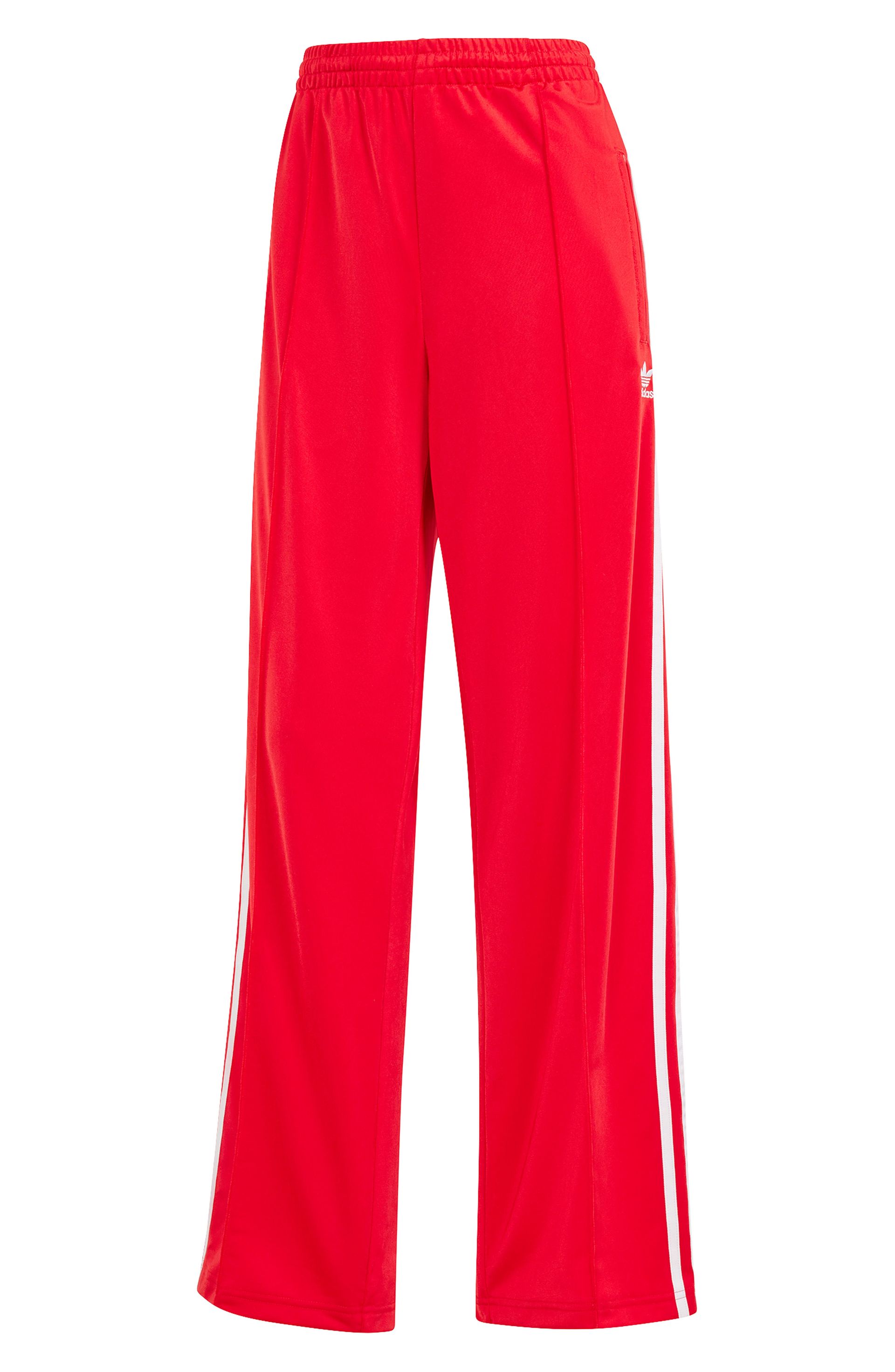 The Pink-and-Red Outfits Winning Over Every Editor | Who What Wear