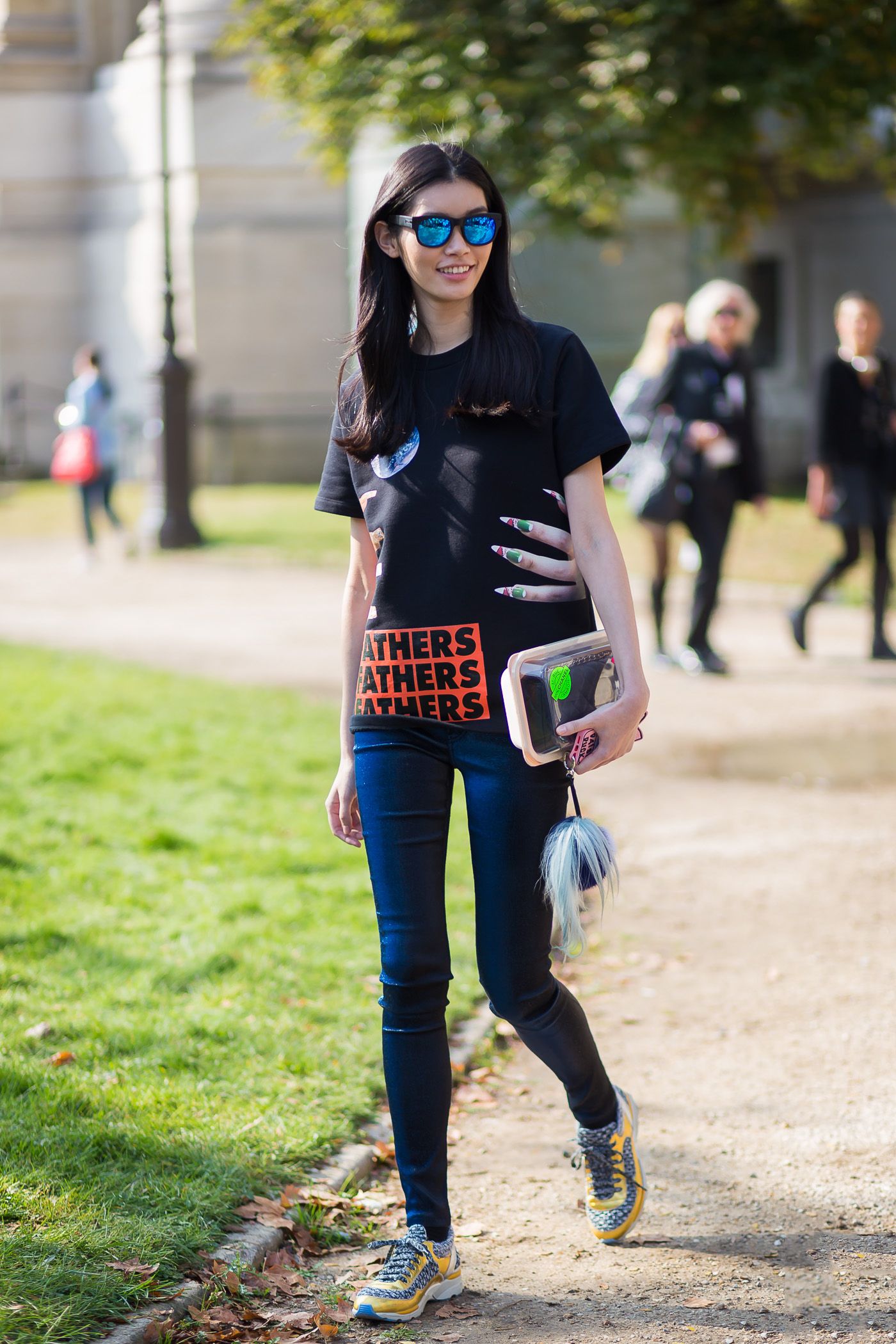 This Is How to Wear Running Shoes With Jeans | Who What Wear