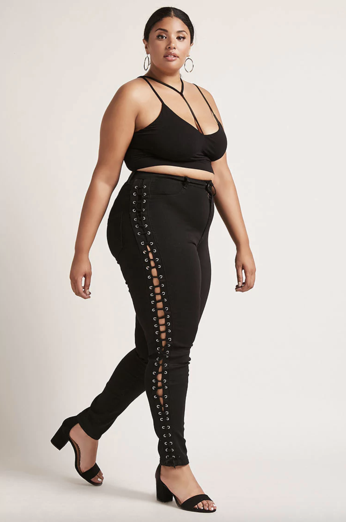 This Is How to Wear Running Shoes With Jeans | Who What Wear