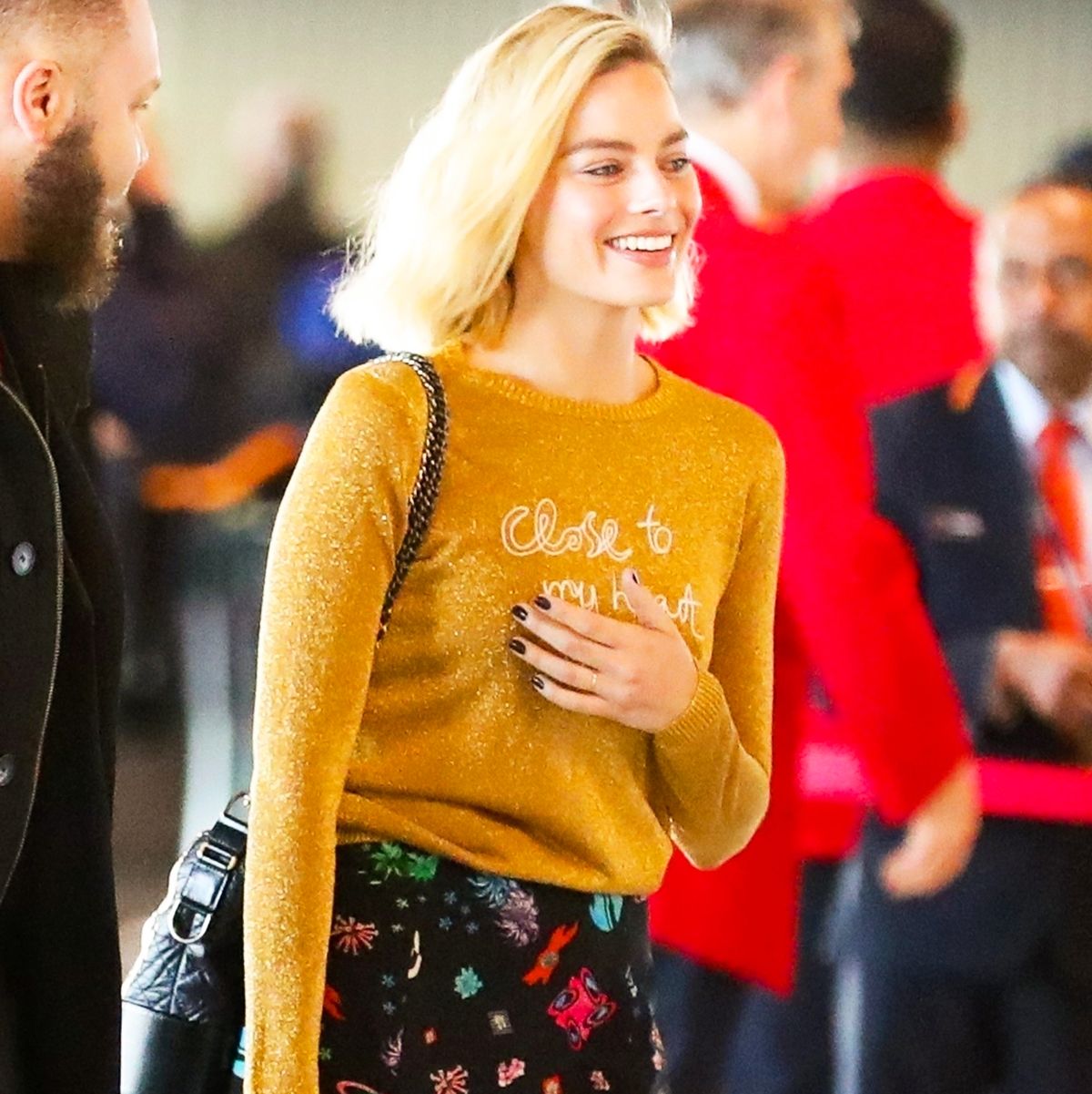 See Margot Robbie's Pretty Airport Outfit | Who What Wear