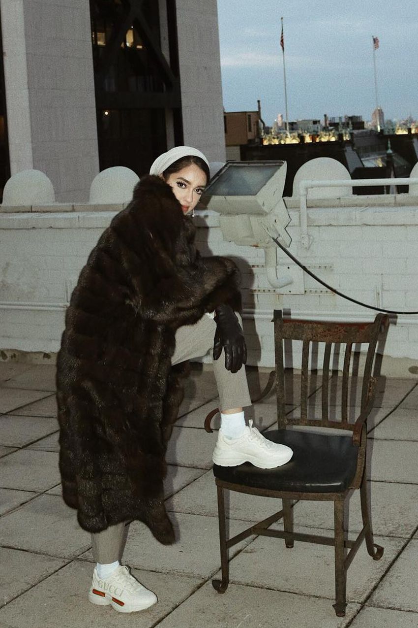 And Now, 17 New Poses to Try on Instagram | Who What Wear