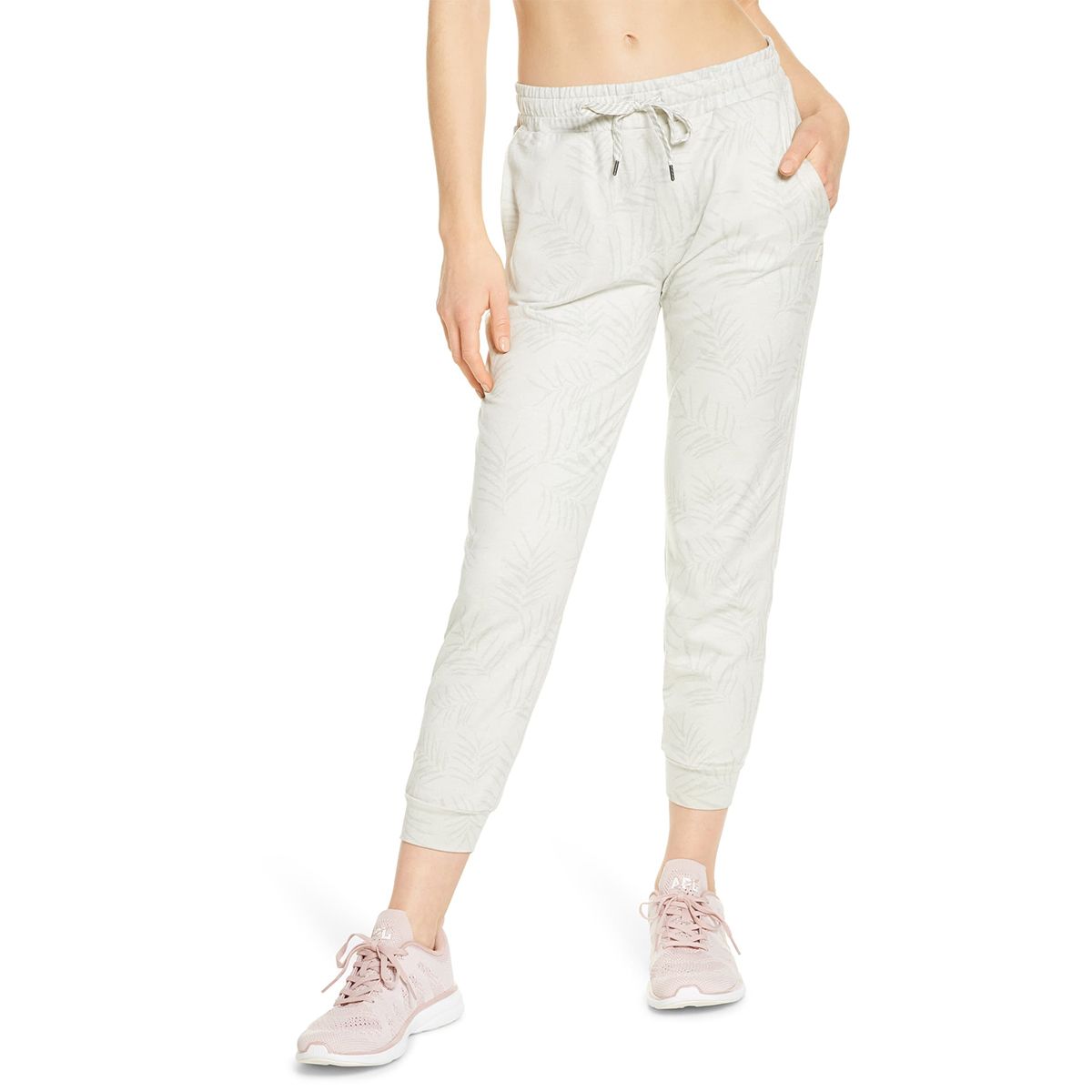 How to Bleach Clothes (Without Damaging Them) | Who What Wear