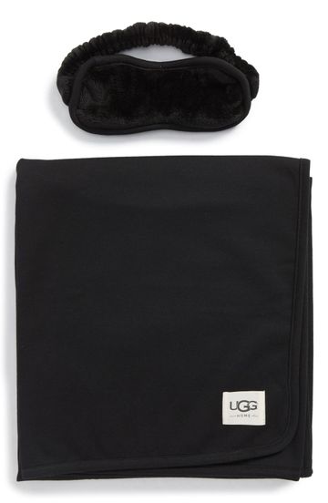 This $12 Travel Accessory Is Blowing Up on Amazon | Who What Wear