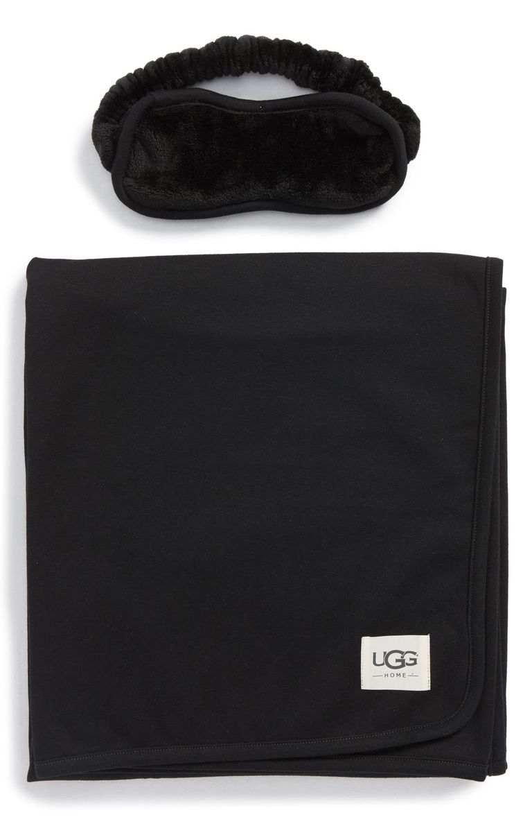 This $12 Travel Accessory Is Blowing Up on Amazon | Who What Wear