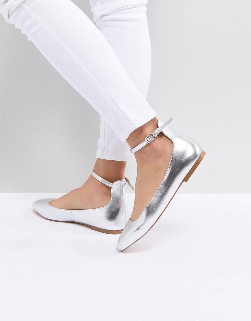 The Best Flat Shoes to Wear From Day to Night | Who What Wear