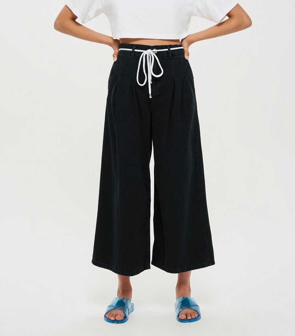 How to Wear a Crop Top and Not Show People Your Belly Button | Who What ...