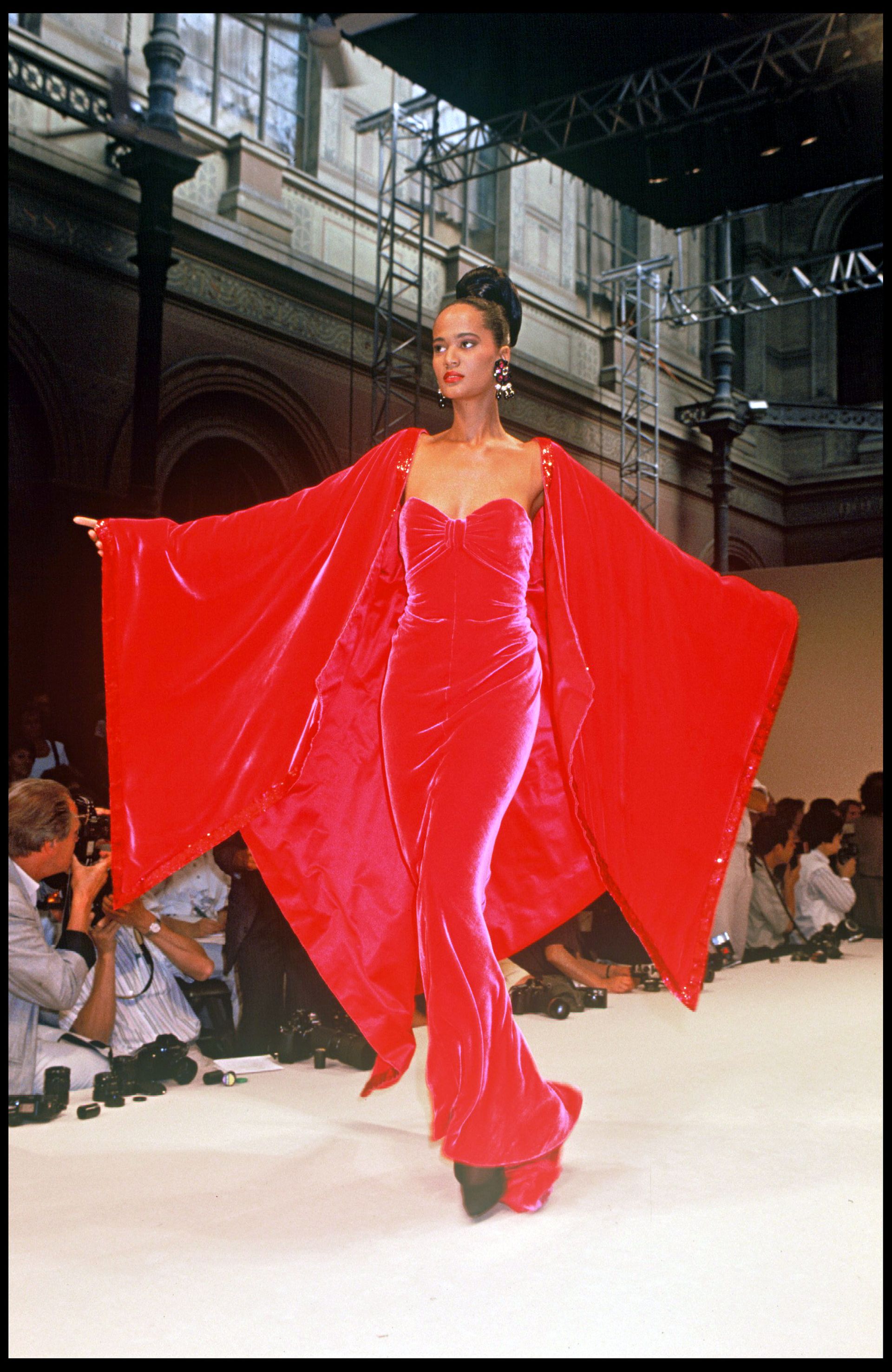 What the Haute Couture Runways of the '90s Looked Like | Who What Wear
