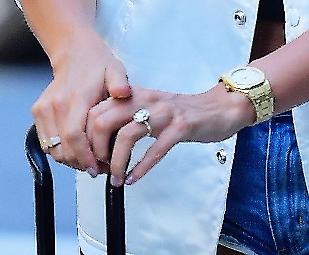 See Hailey Baldwin's Engagement Ring Up Close | Who What Wear