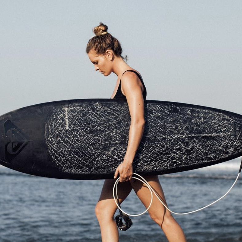 What to Wear Surfing According to a Pro | Who What Wear