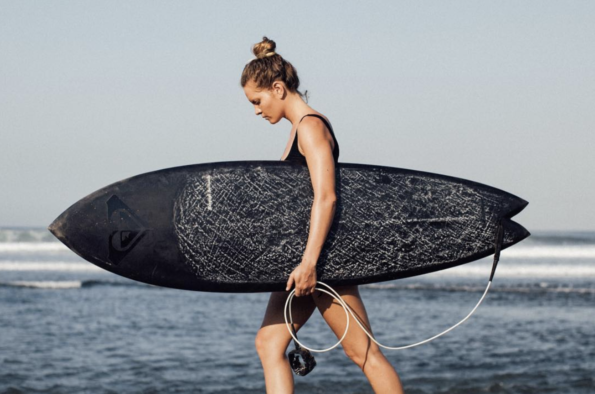 What to Wear Surfing According to a Pro | Who What Wear
