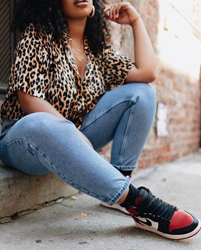 15 Bold Red Sneaker Outfits | Who What Wear