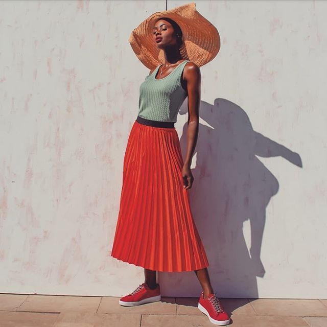 15 Bold Red Sneaker Outfits | Who What Wear