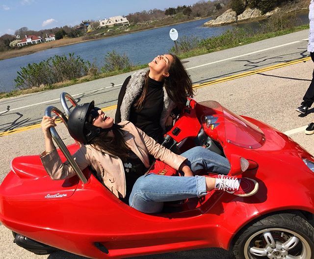 15 Bold Red Sneaker Outfits | Who What Wear